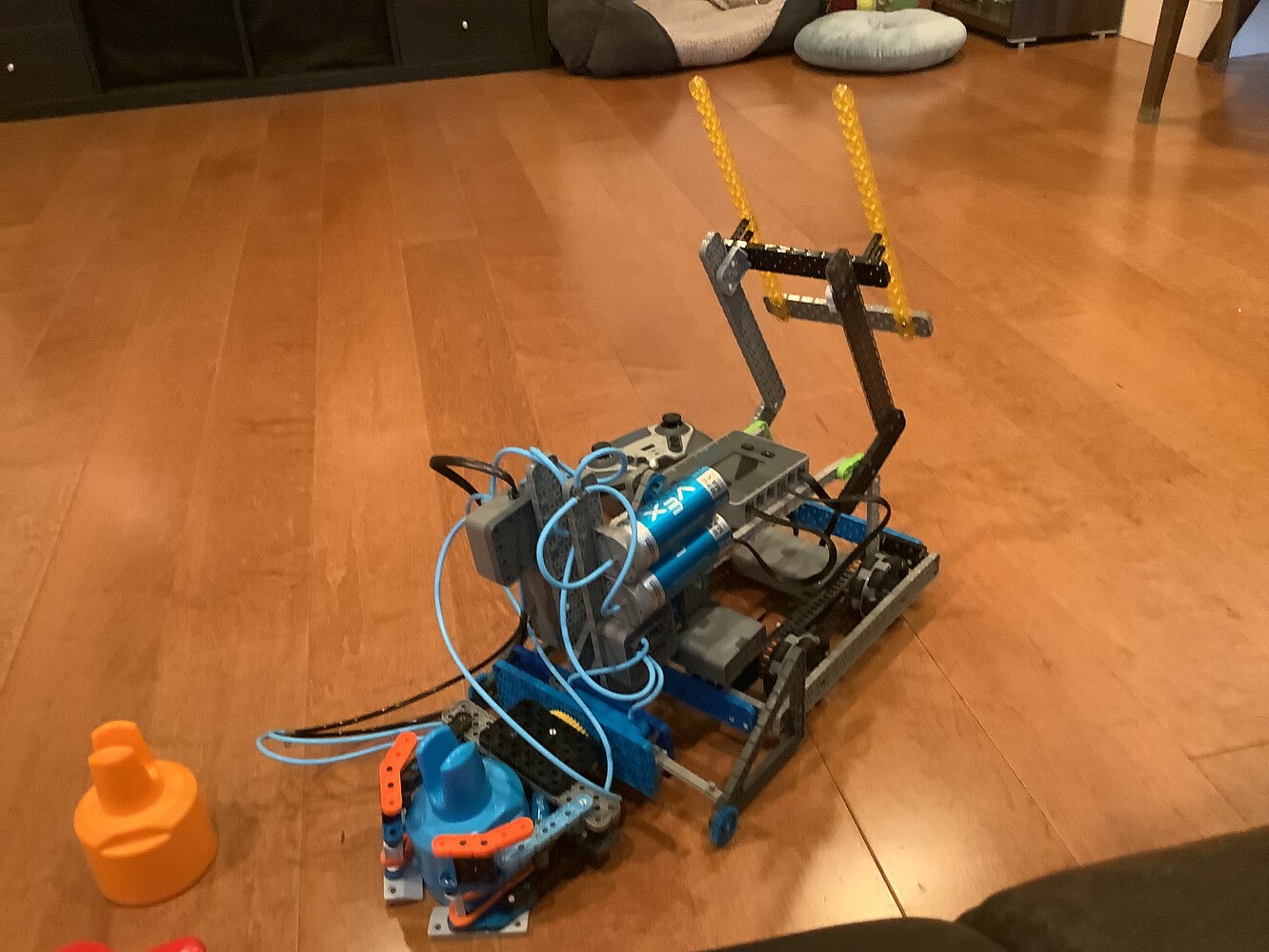 Claw arm that rotates 180 degrees - VEX IQ General Discussion - VEX Forum